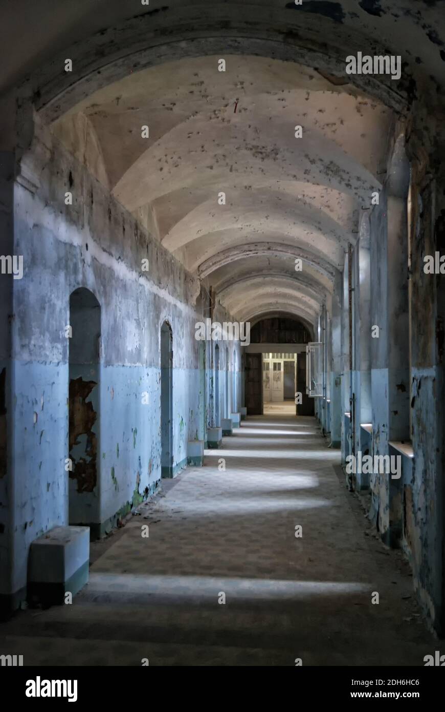 Abandoned sanatorium hi-res stock photography and images - Alamy