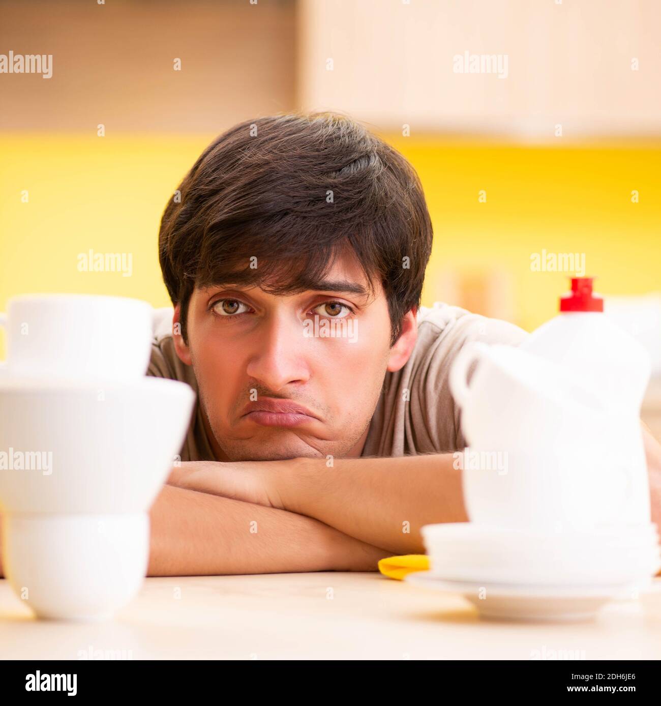Man washing dishes at home Stock Photo - Alamy