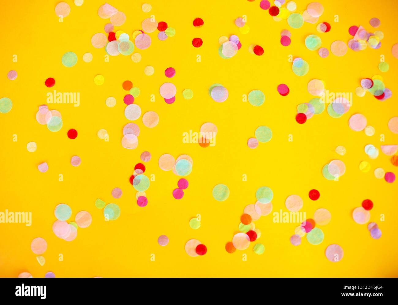 Table confetti hi-res stock photography and images - Alamy