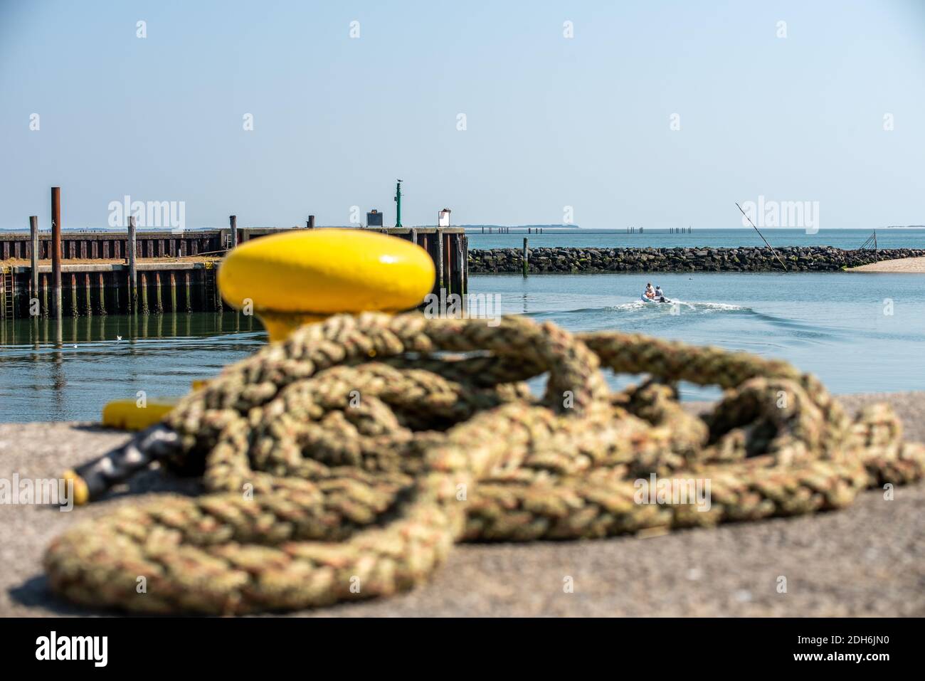 Thick bollards hi-res stock photography and images - Alamy