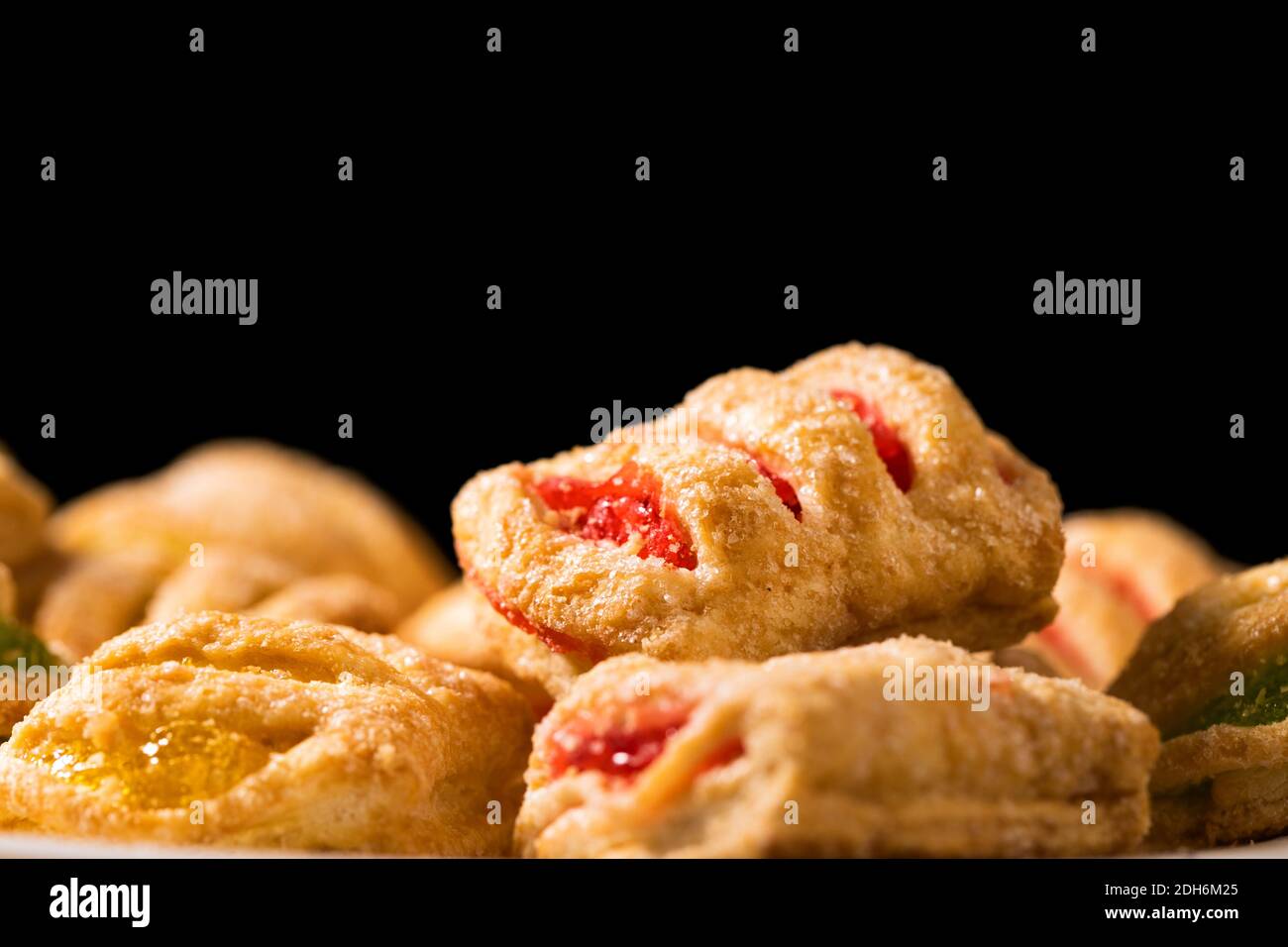 Crunchy cookies strawberry jam hi-res stock photography and images - Alamy