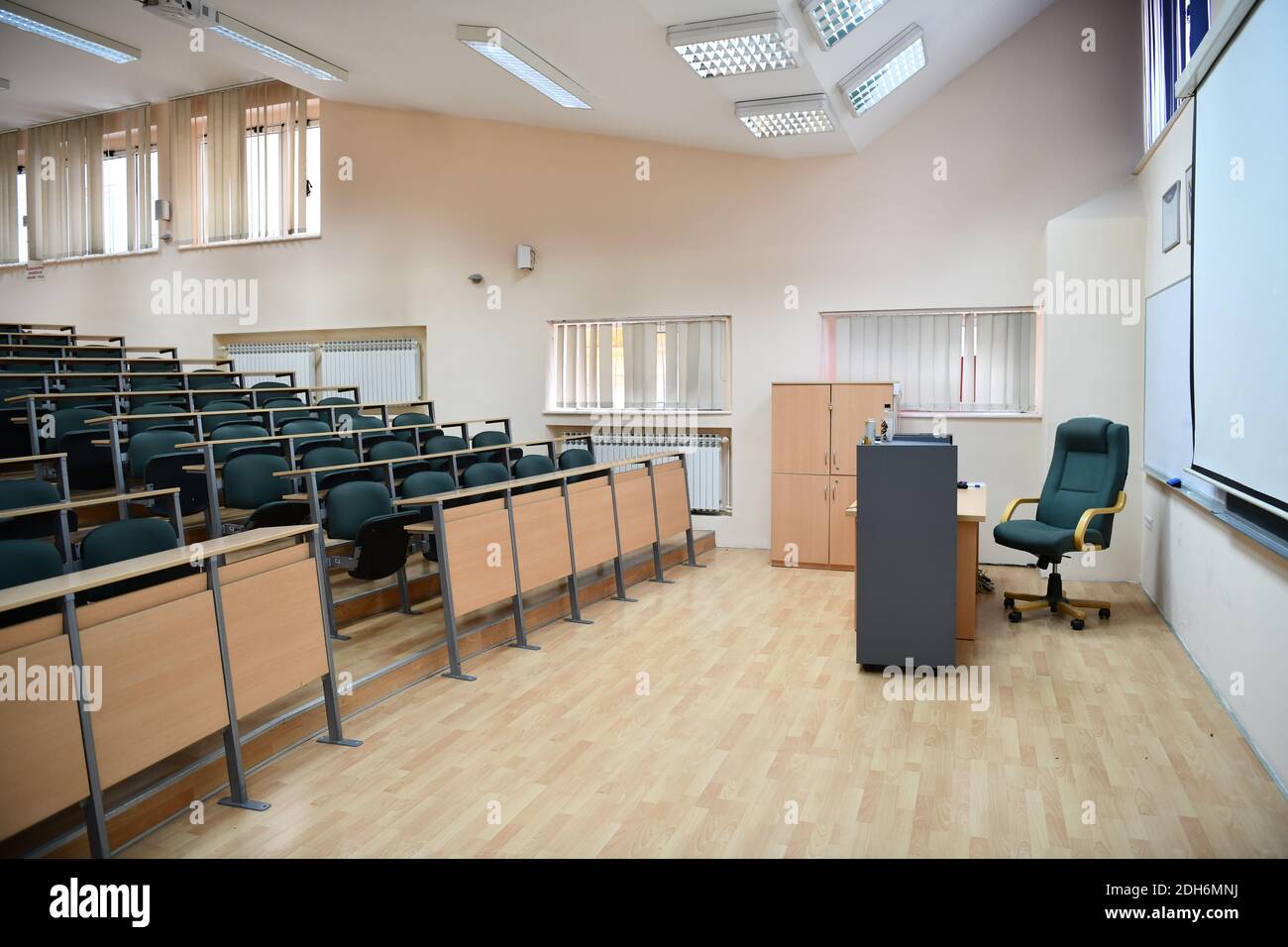 Uni schoolroom hi-res stock photography and images - Alamy