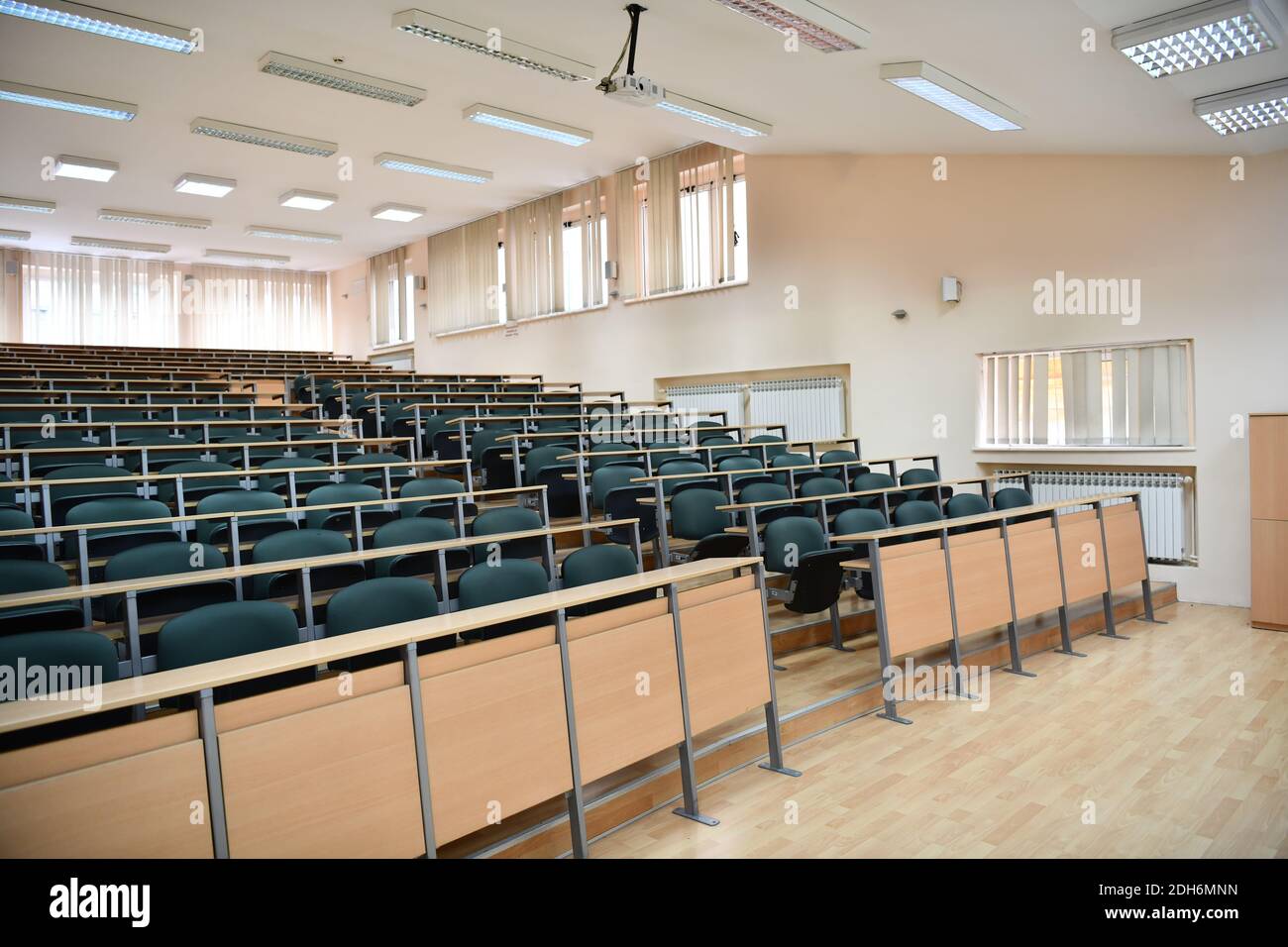 Uni schoolroom hi-res stock photography and images - Alamy