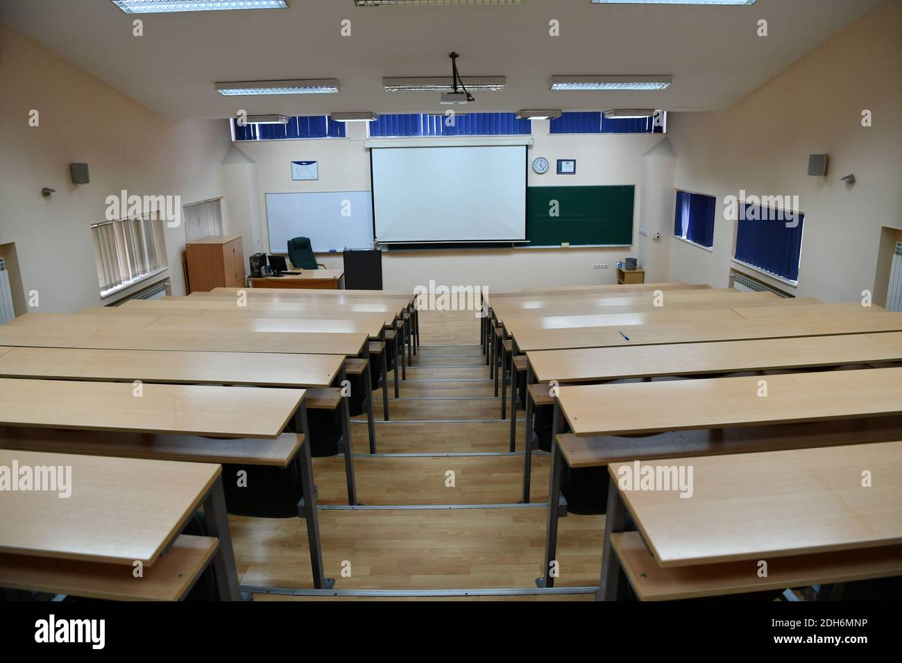 Uni schoolroom hi-res stock photography and images - Alamy