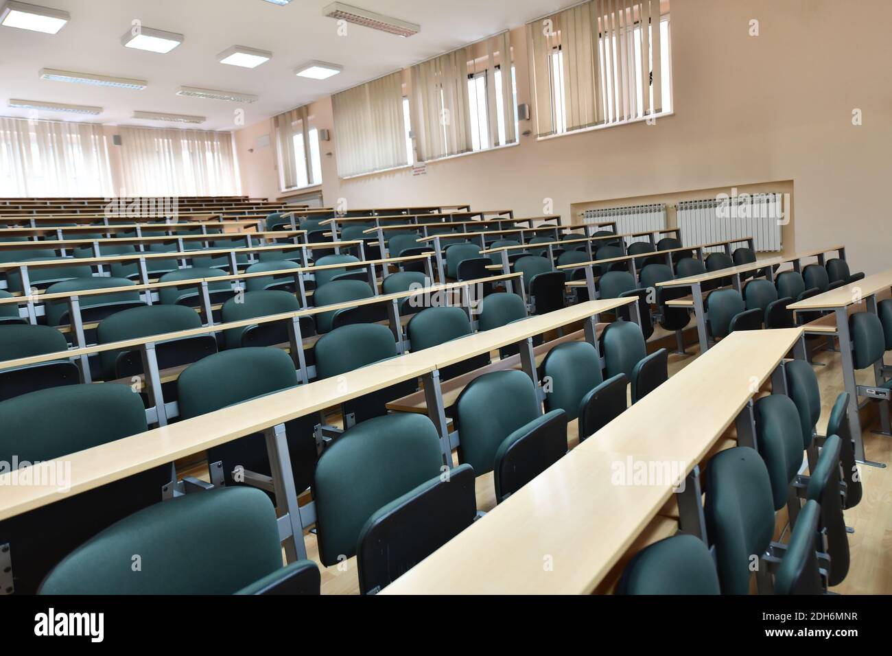 Uni schoolroom hi-res stock photography and images - Alamy