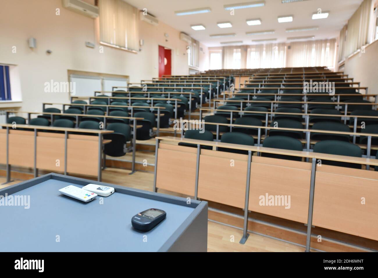 Uni schoolroom hi-res stock photography and images - Alamy