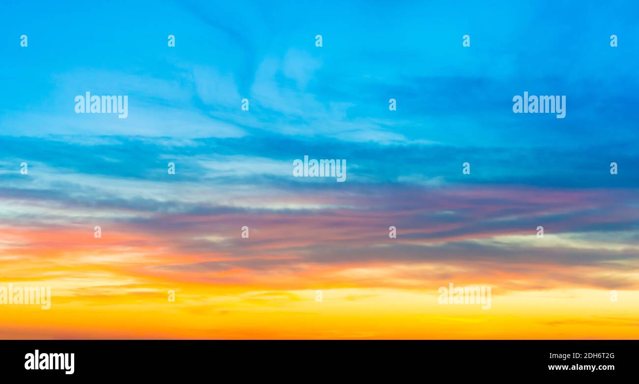 Yellow sunset sky hi-res stock photography and images - Alamy