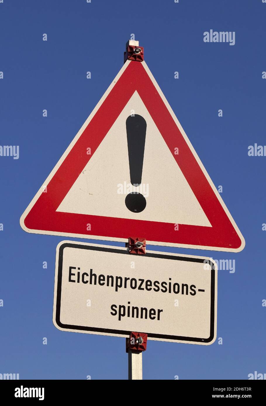 Oak processionary moth warning sign hi-res stock photography and images ...