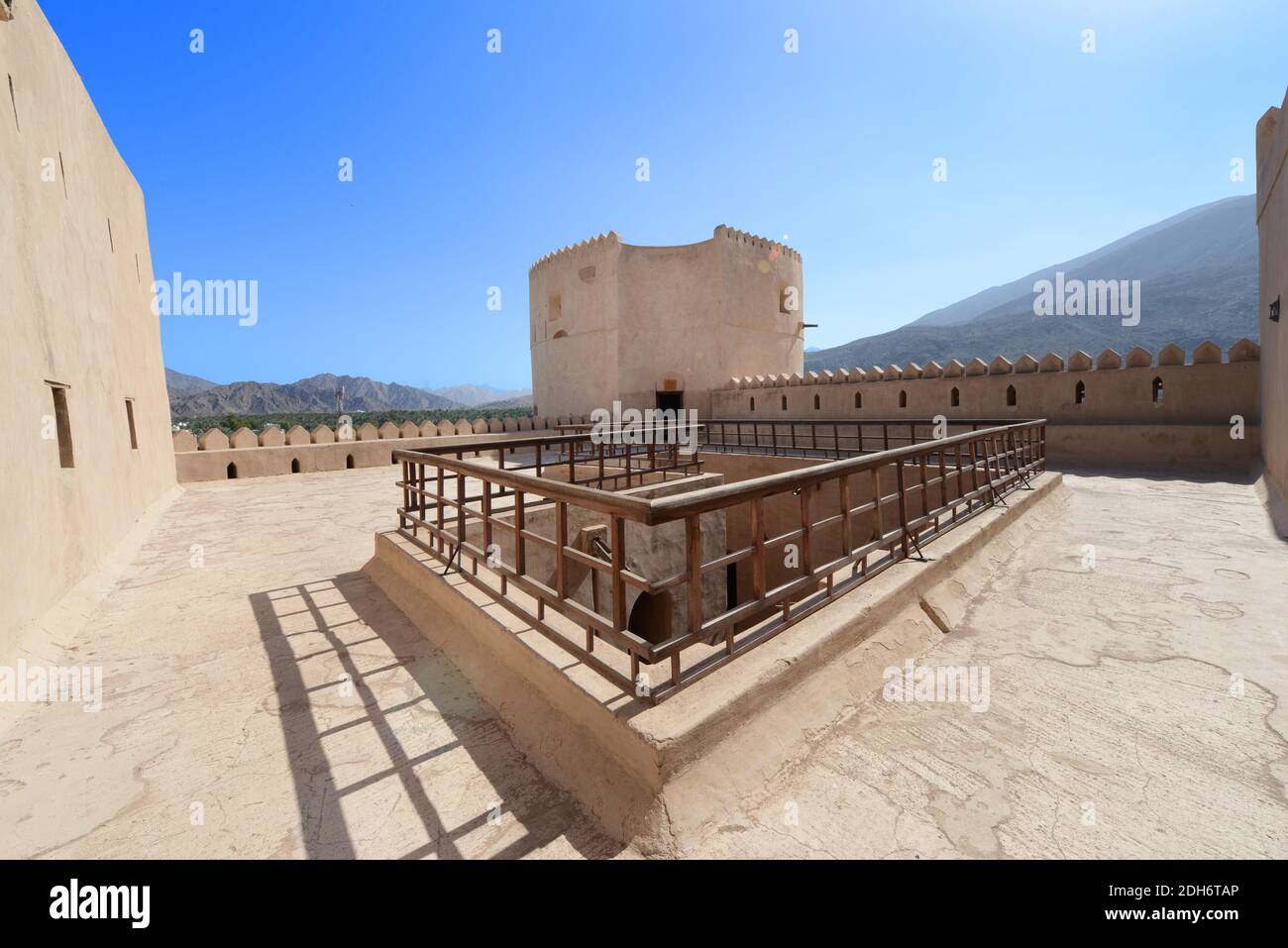 Rustaq fort hi-res stock photography and images - Alamy
