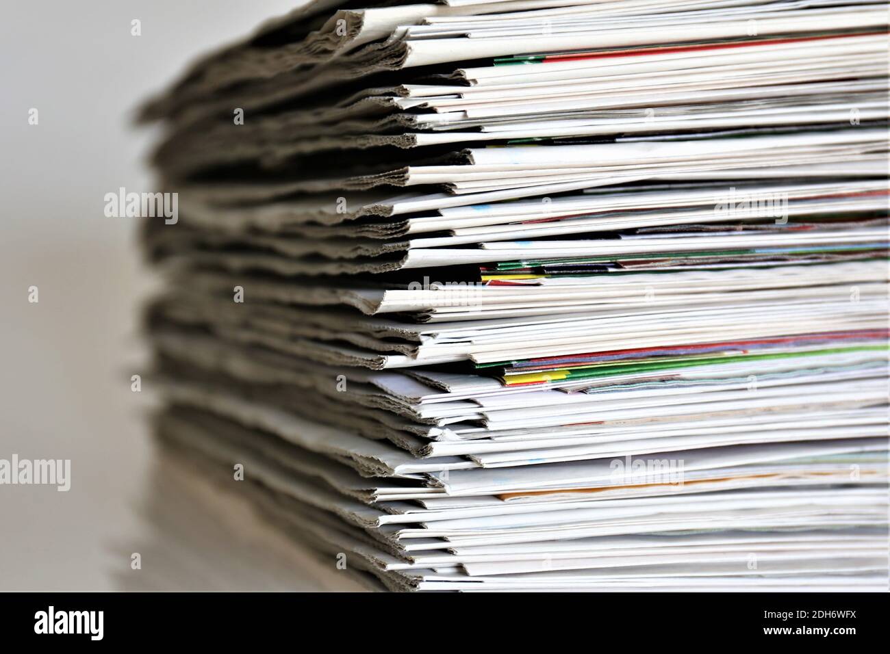 stack of newspapers Stock Photo - Alamy