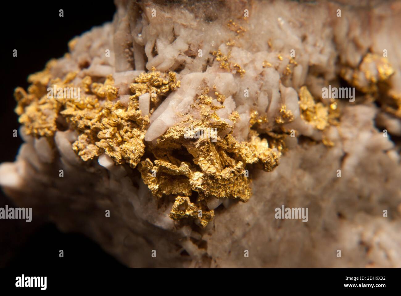 acid leached wire gold in quartz and granite Stock Photo - Alamy