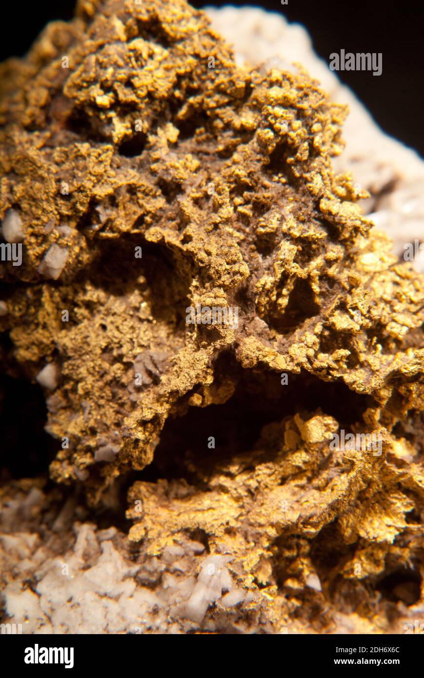 acid leached wire gold in quartz and granite Stock Photo - Alamy