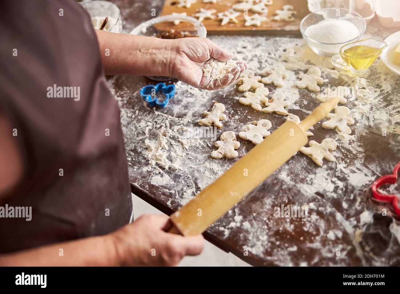 Skilled cook with handful of flour and kitchen tools Stock Photo - Alamy