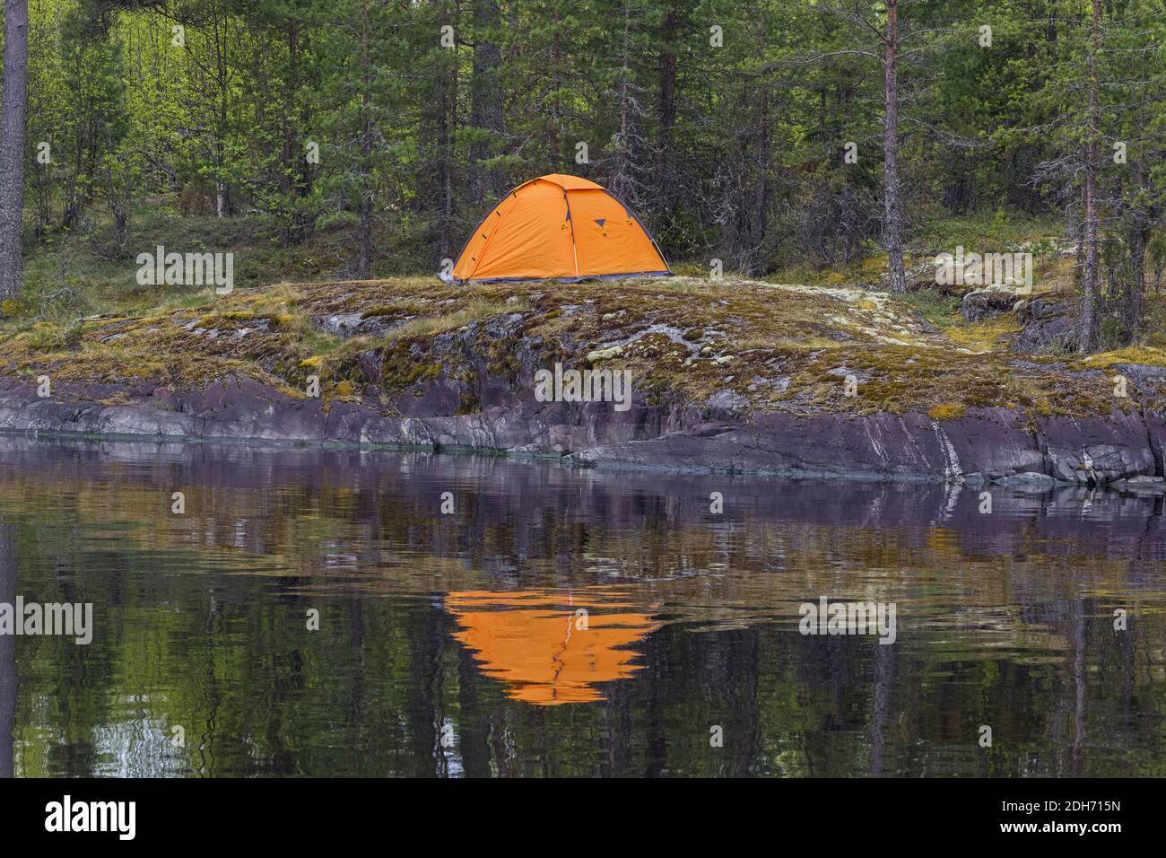 Tent on the shore and its reflection in the water Stock Photo - Alamy
