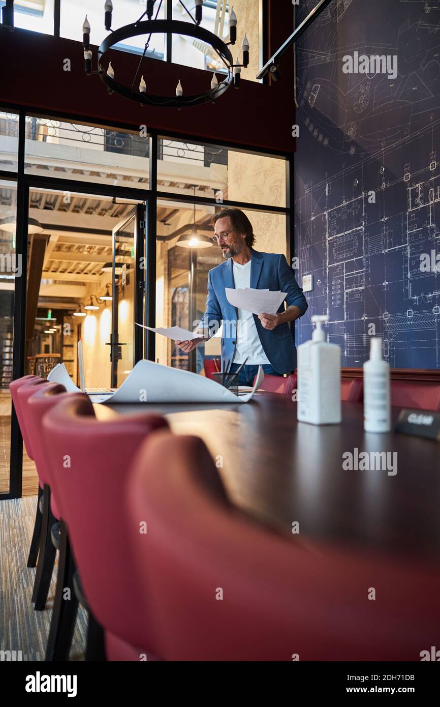 Bunch of papers hi-res stock photography and images - Alamy