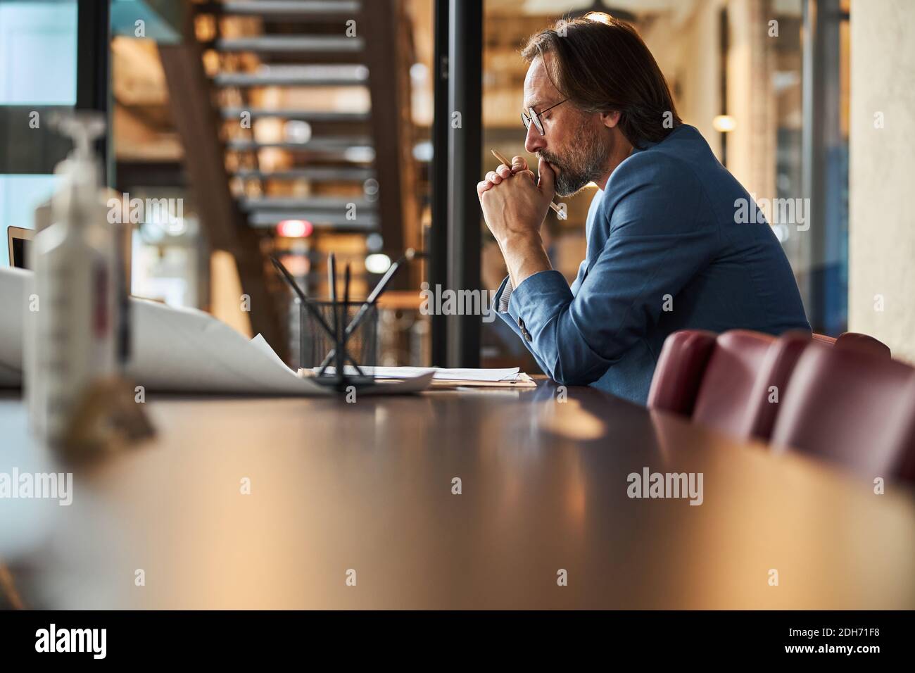 Creative thinker sitting in office and brainstorming Stock Photo - Alamy