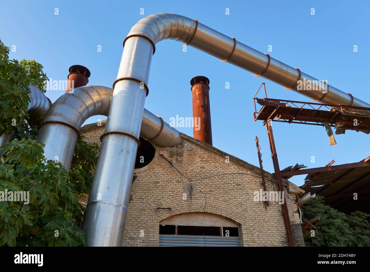 Ruin brick factory hi-res stock photography and images - Alamy