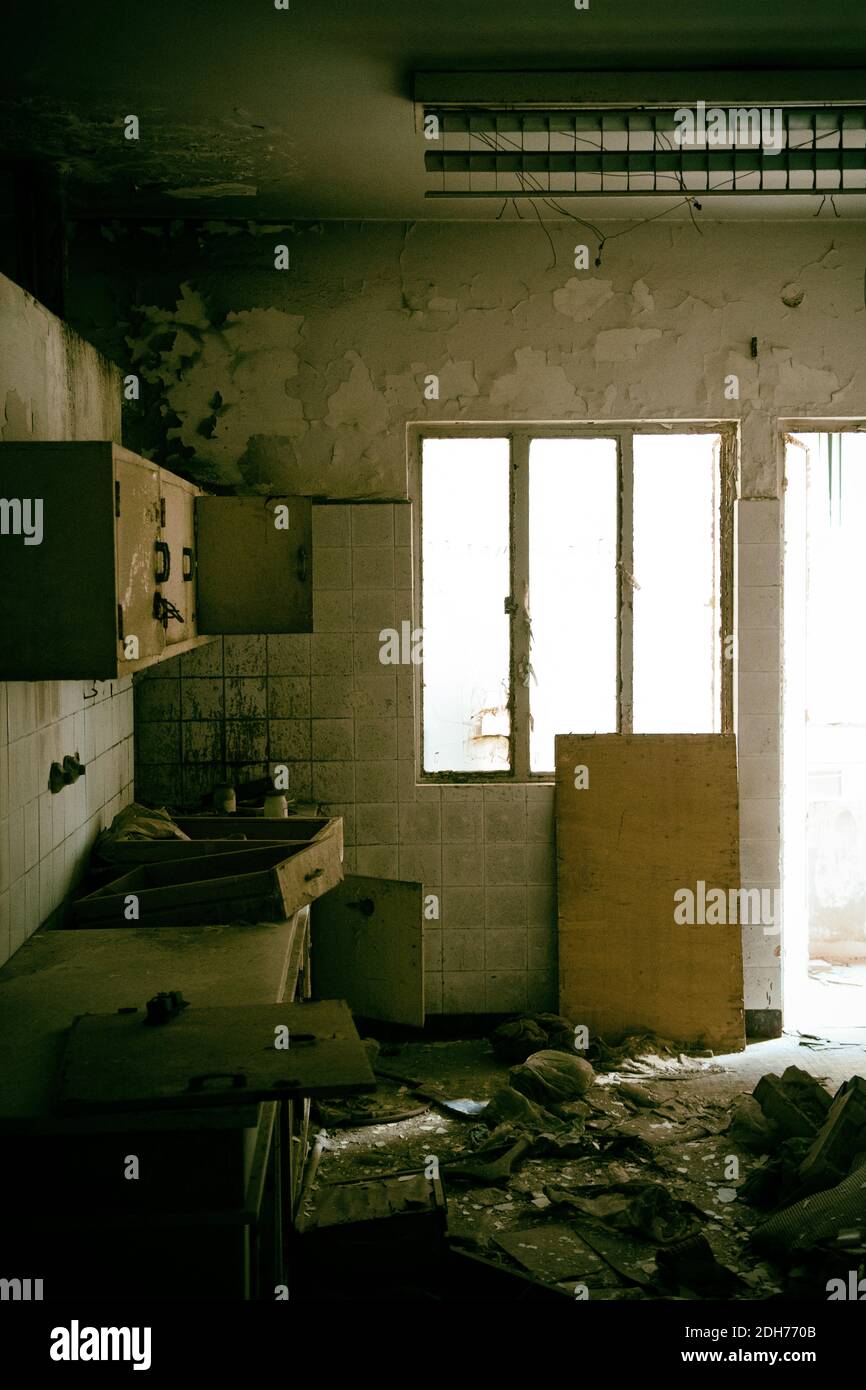 Spooky ruined buildings hi-res stock photography and images - Alamy