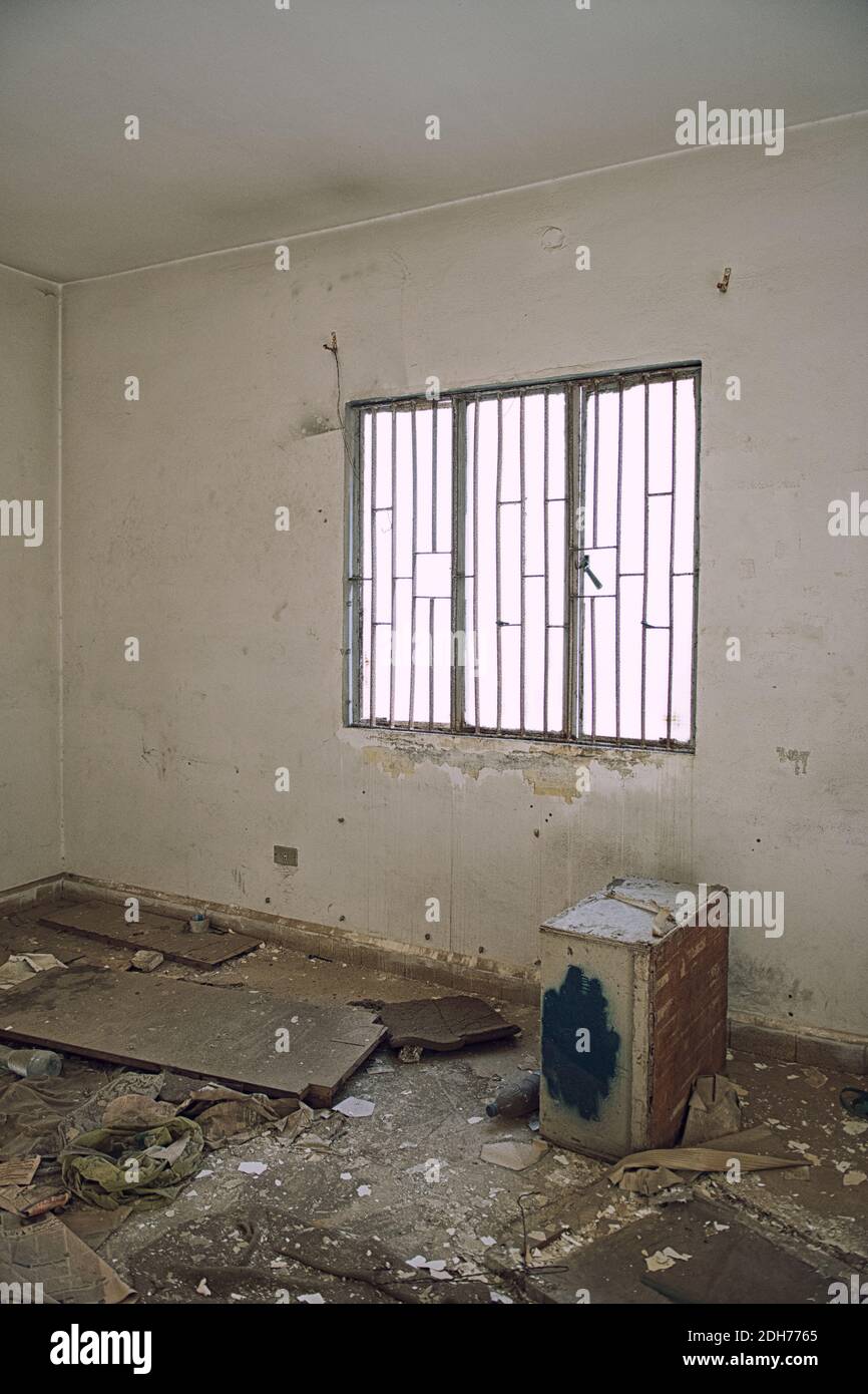 Eerie building broken windows hi-res stock photography and images - Alamy