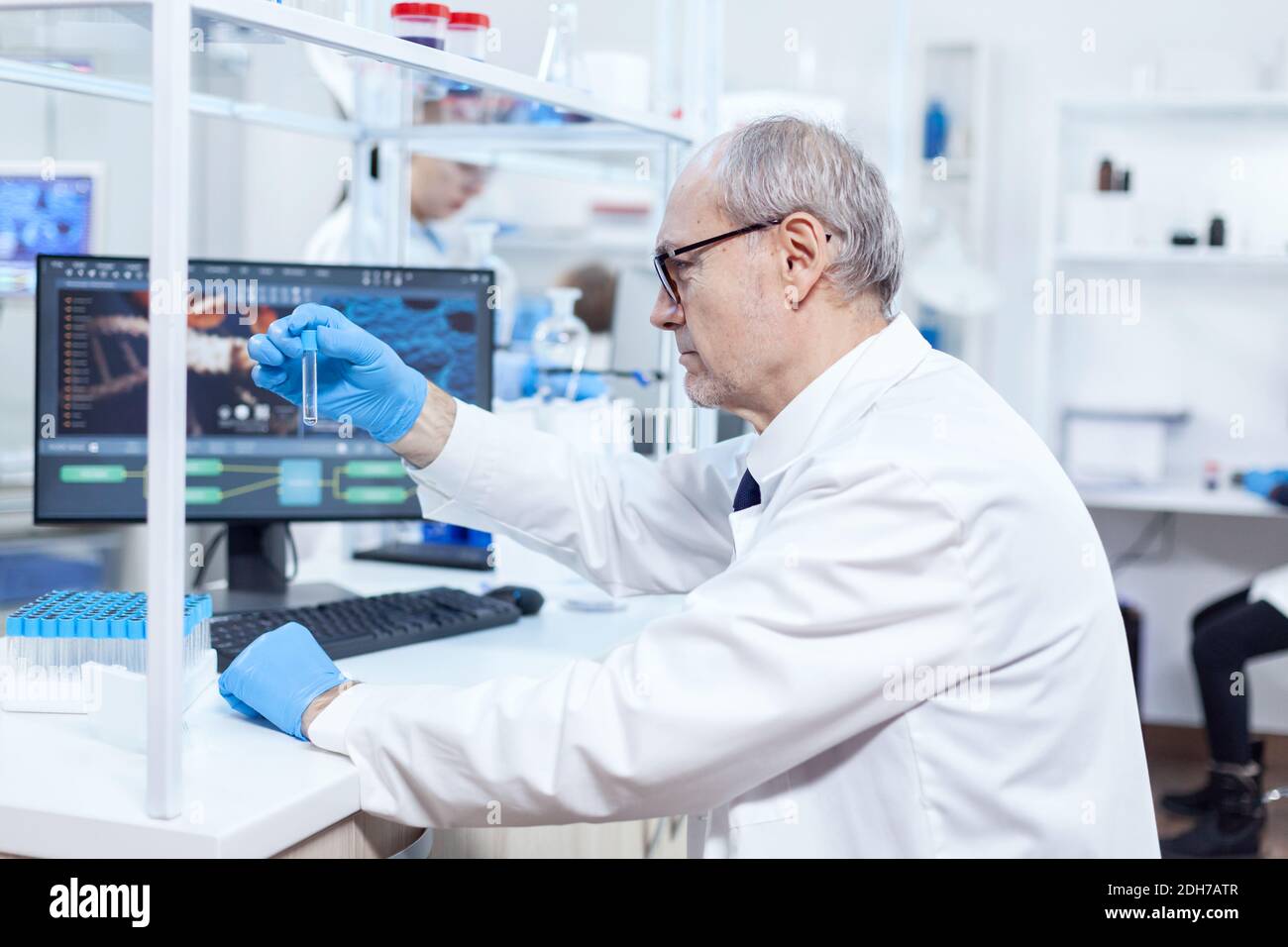 Doctor of biology hi-res stock photography and images - Alamy