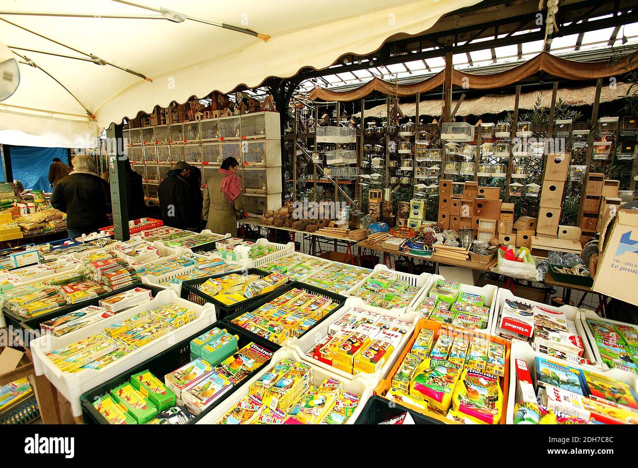 The bird market on ile de la cite in paris hi-res stock photography and ...