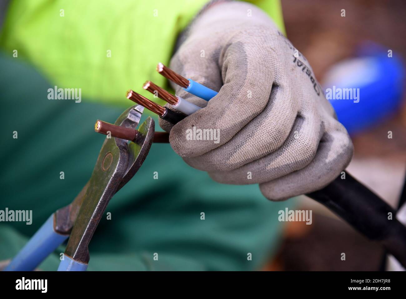 Copper cables hi-res stock photography and images - Alamy