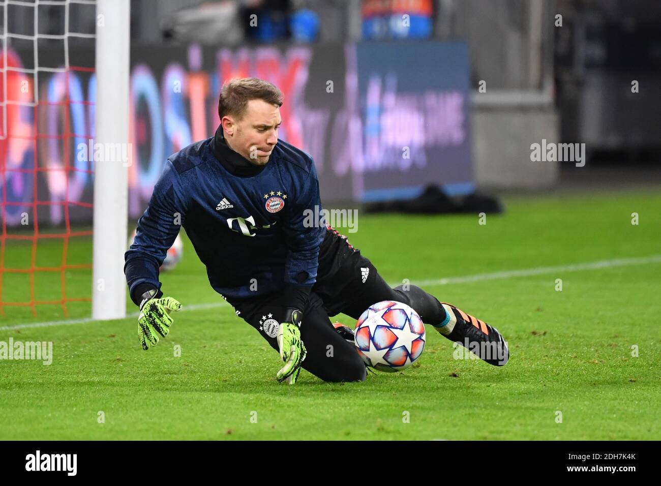 Manuel NEUER (goalwart FC Bayern Munich) warming up, parade, action ...