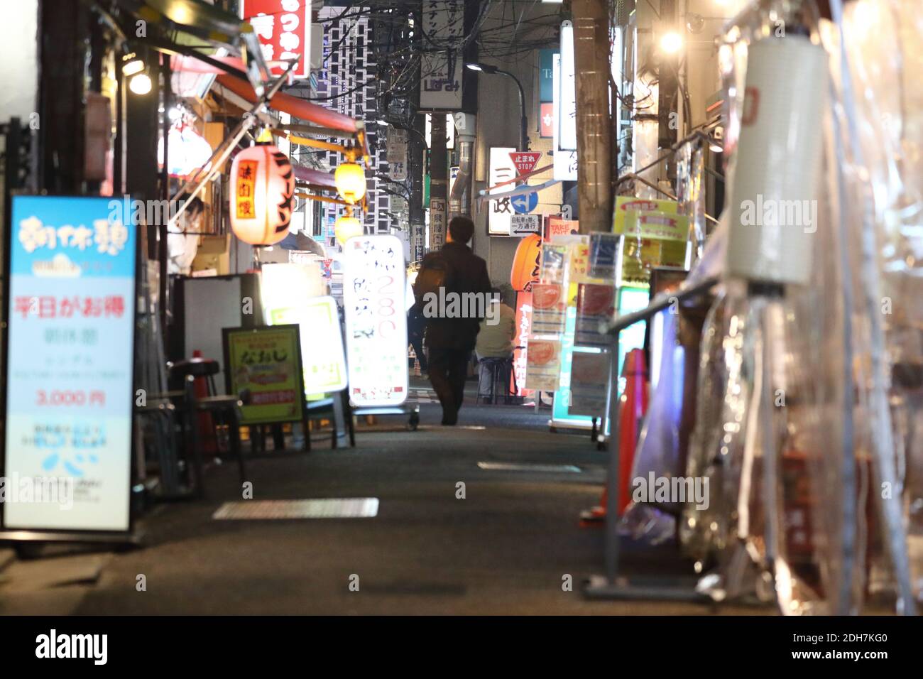 Few people walk in restaurants and bars district in Tokyo's Shimbashi ...