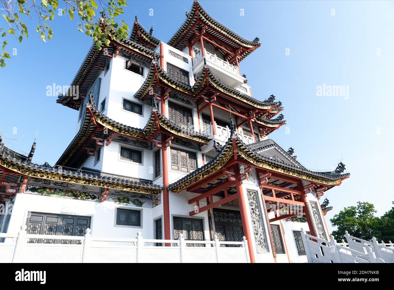 chinese architecture clear blue sky day roof and eaves Stock Photo - Alamy