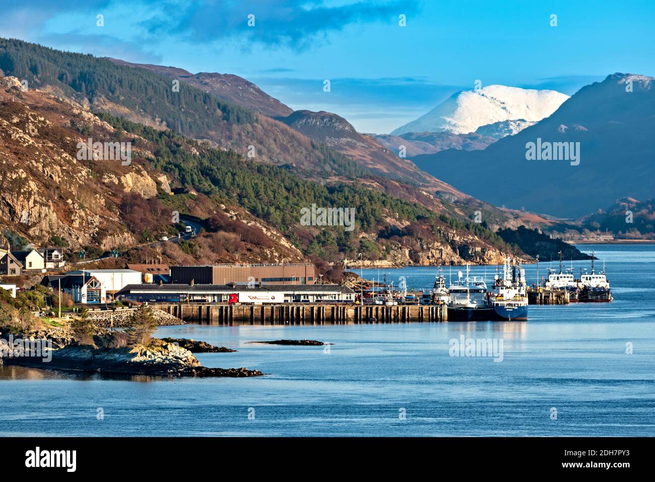 Fishing boats in kyleakin harbour hi-res stock photography and images ...