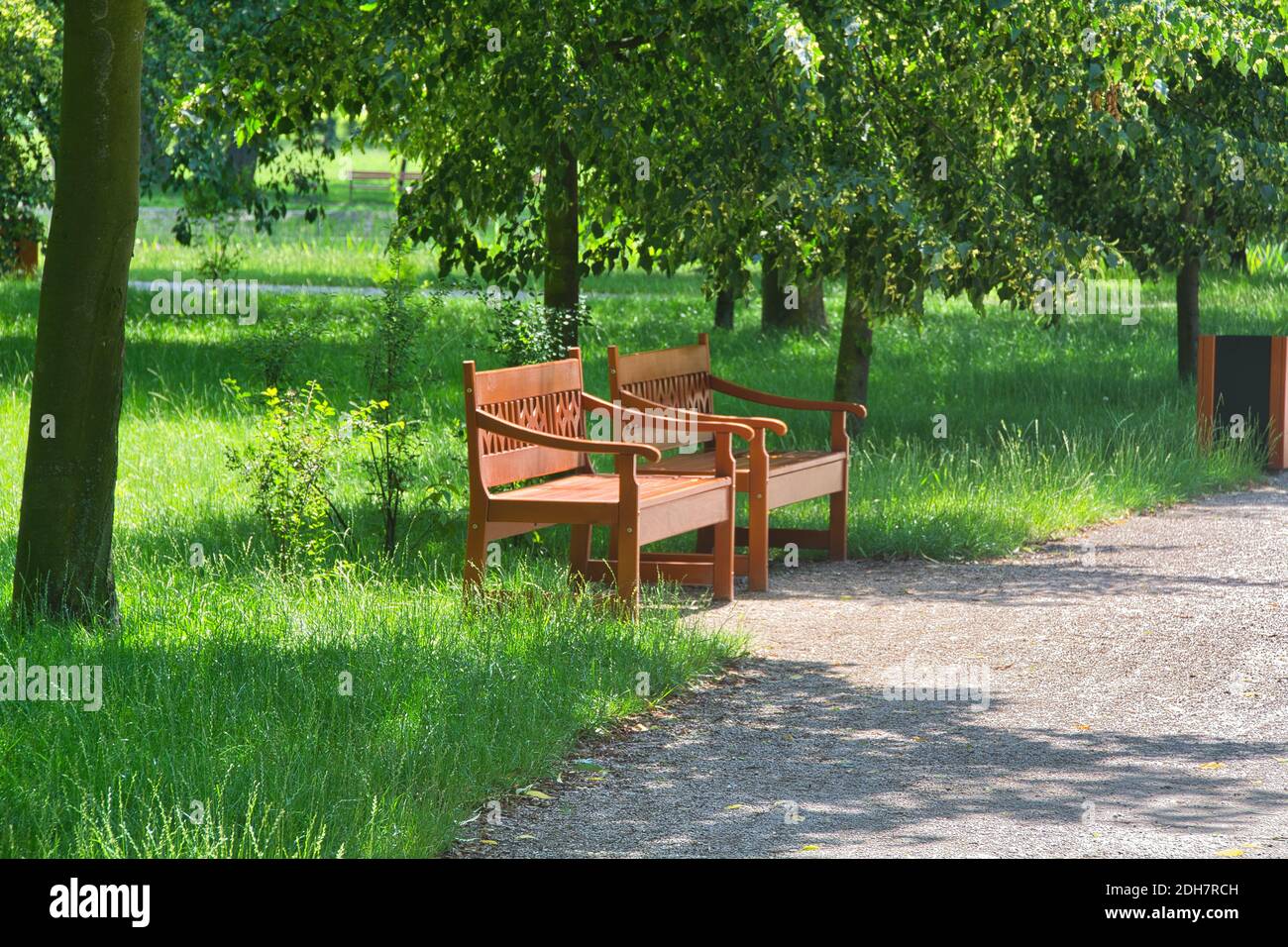 Garbage bin bench in park hi-res stock photography and images - Alamy