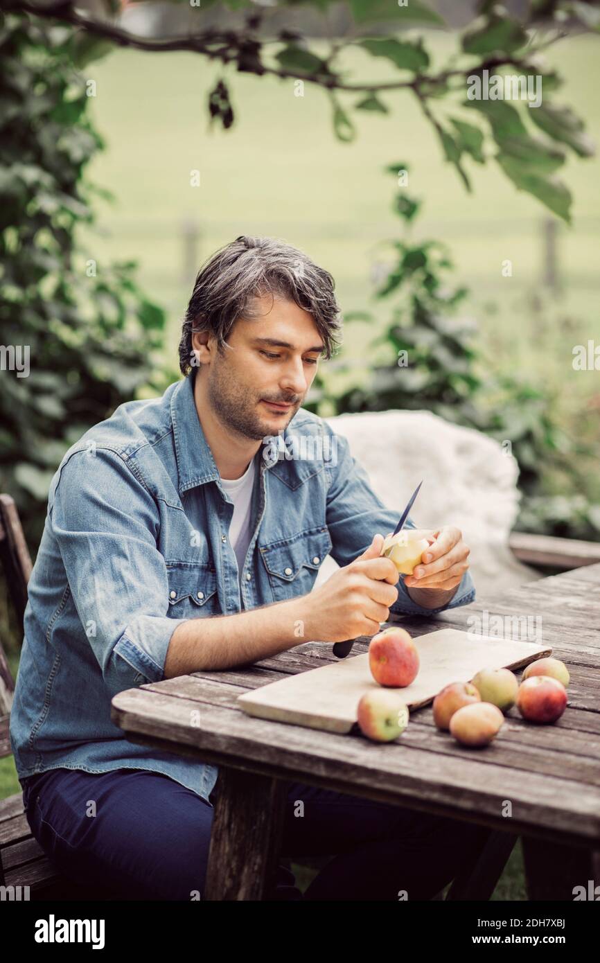 Man farmer knife in hi-res stock photography and images - Alamy