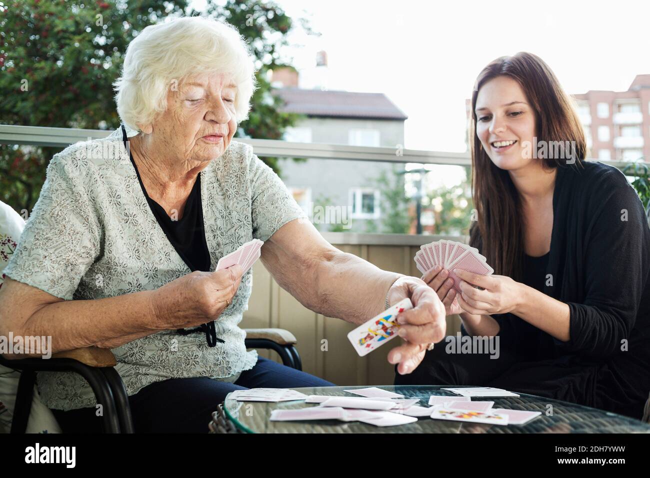Family playing cards on table hi-res stock photography and images - Alamy