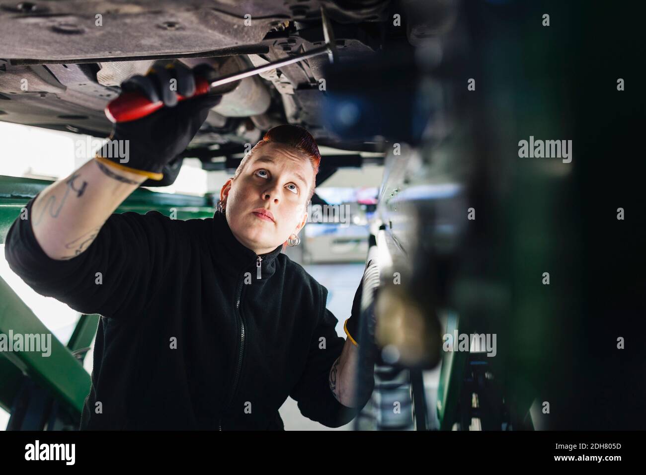 Female worker hammer hi-res stock photography and images - Alamy