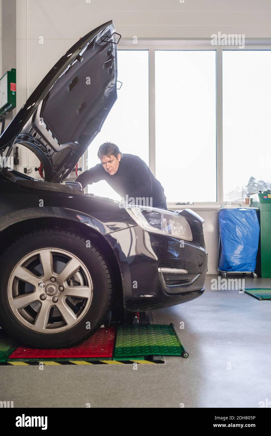 Mechanic in auto service repairing hi-res stock photography and images ...