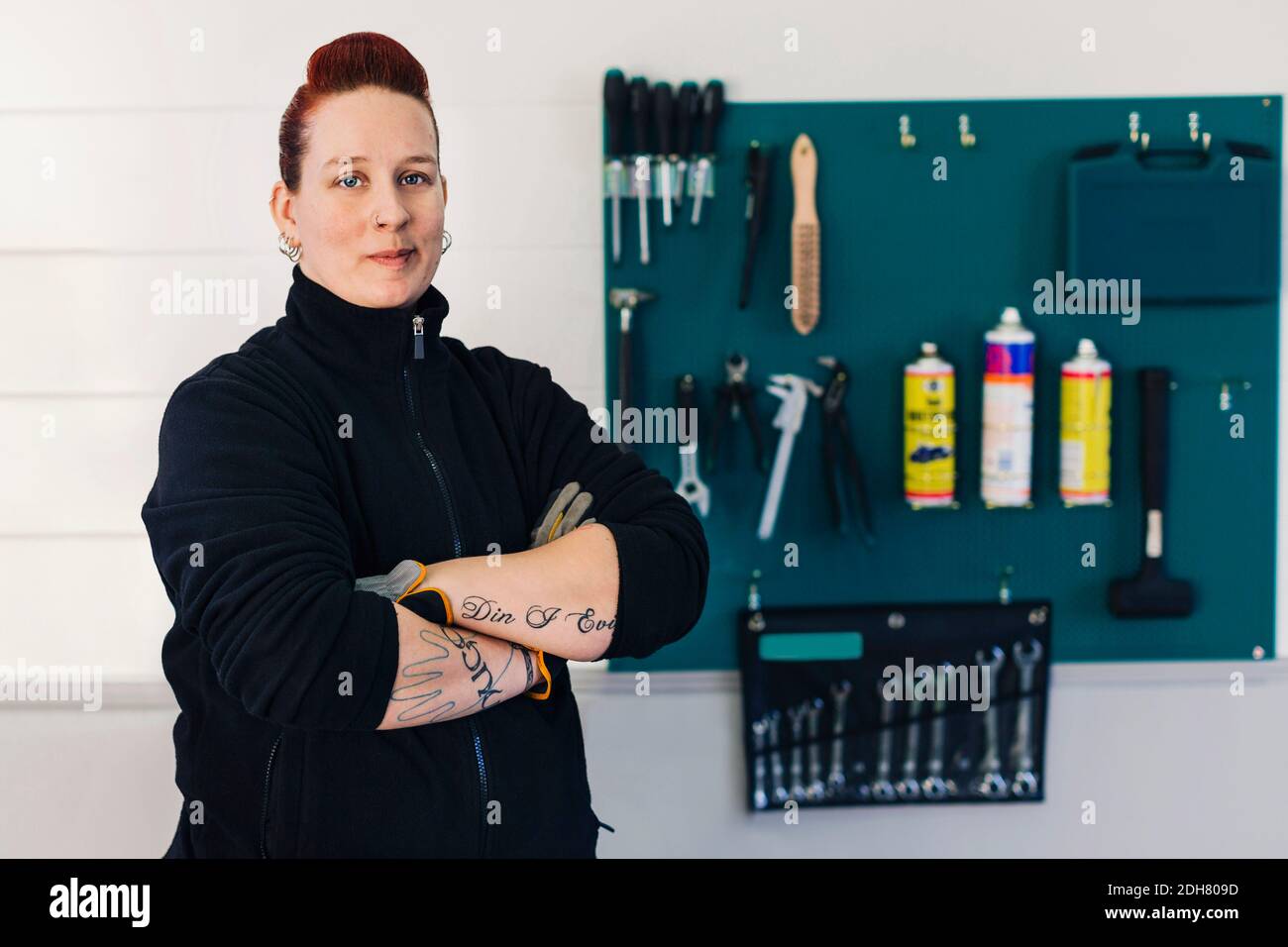 Car mechanics portrait hi-res stock photography and images - Alamy