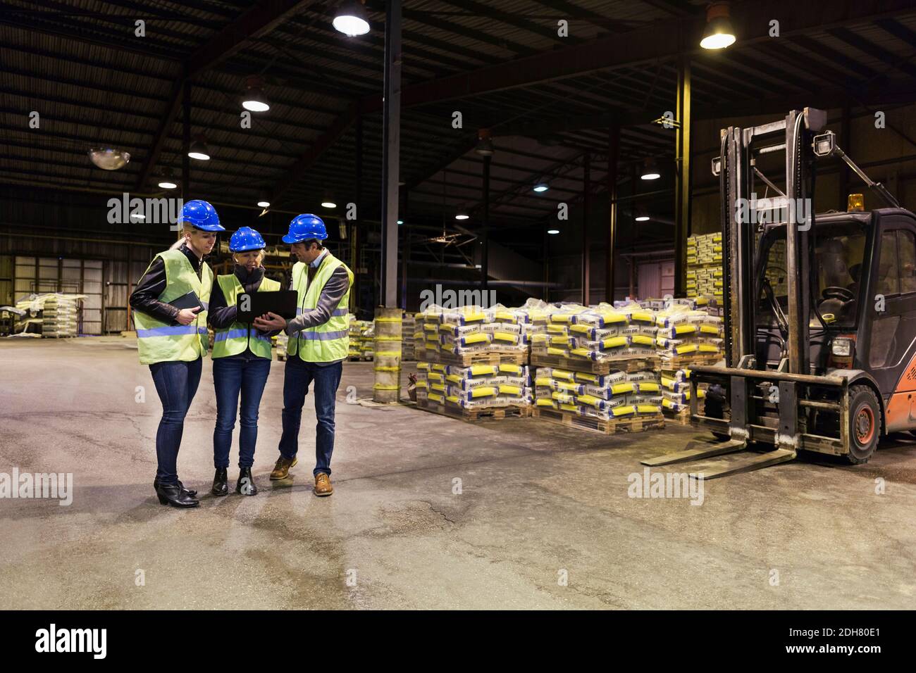 Manual forklift hi-res stock photography and images - Alamy