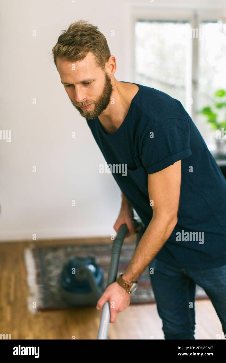 Man vacuuming floor hi-res stock photography and images - Alamy