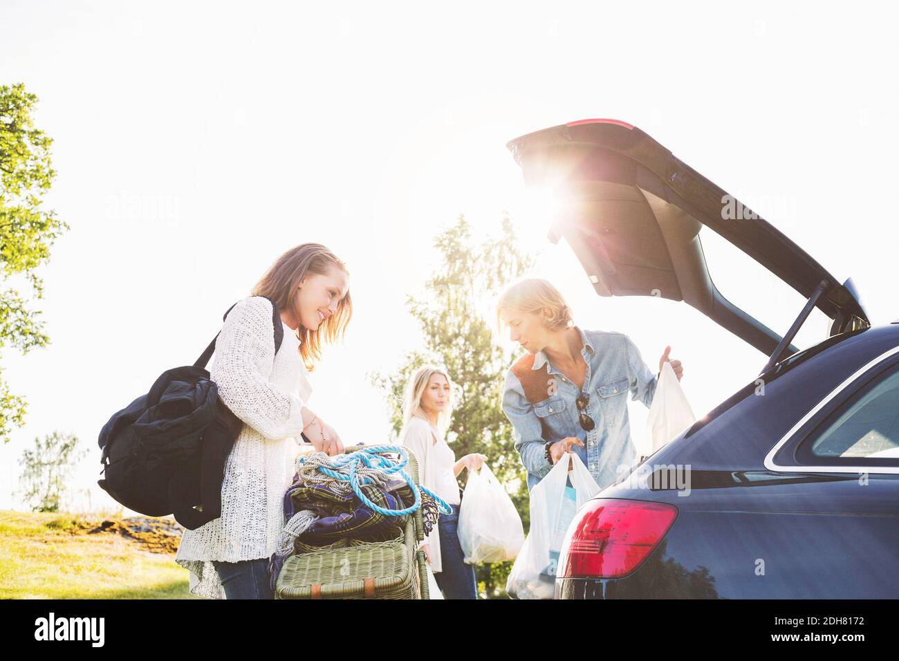 Car unloading hi-res stock photography and images - Alamy
