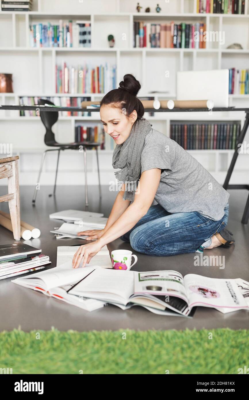 Architect magazine hi-res stock photography and images - Alamy