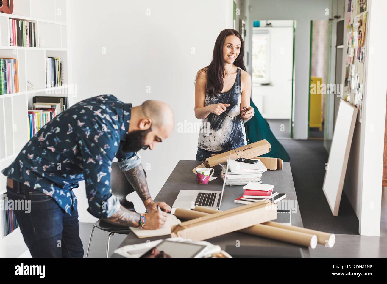 Female architects hi-res stock photography and images - Alamy