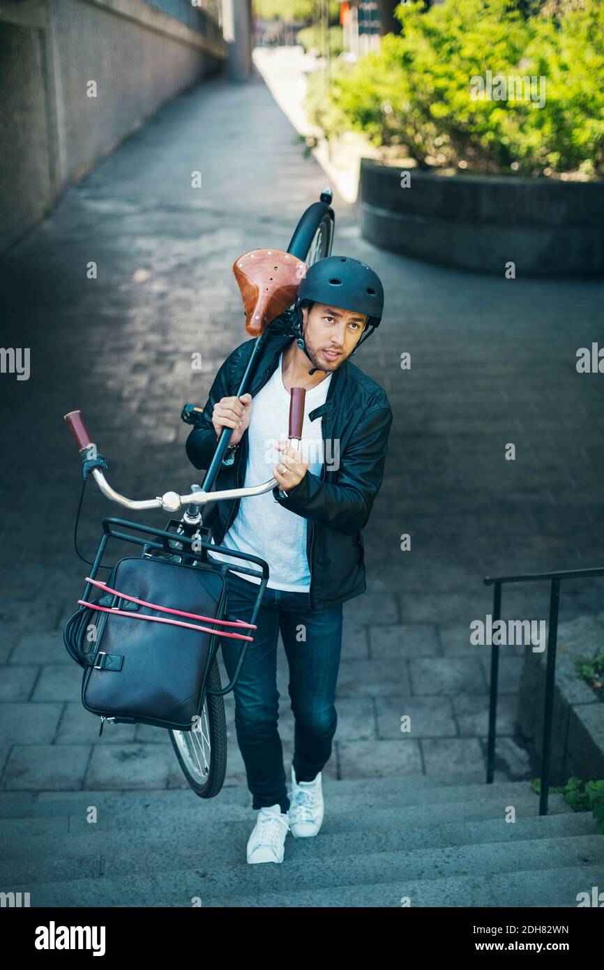 Moving bicycle hi-res stock photography and images - Alamy