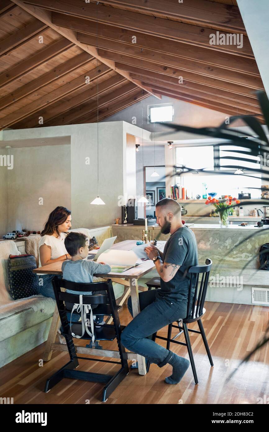 California dining family hi-res stock photography and images - Alamy