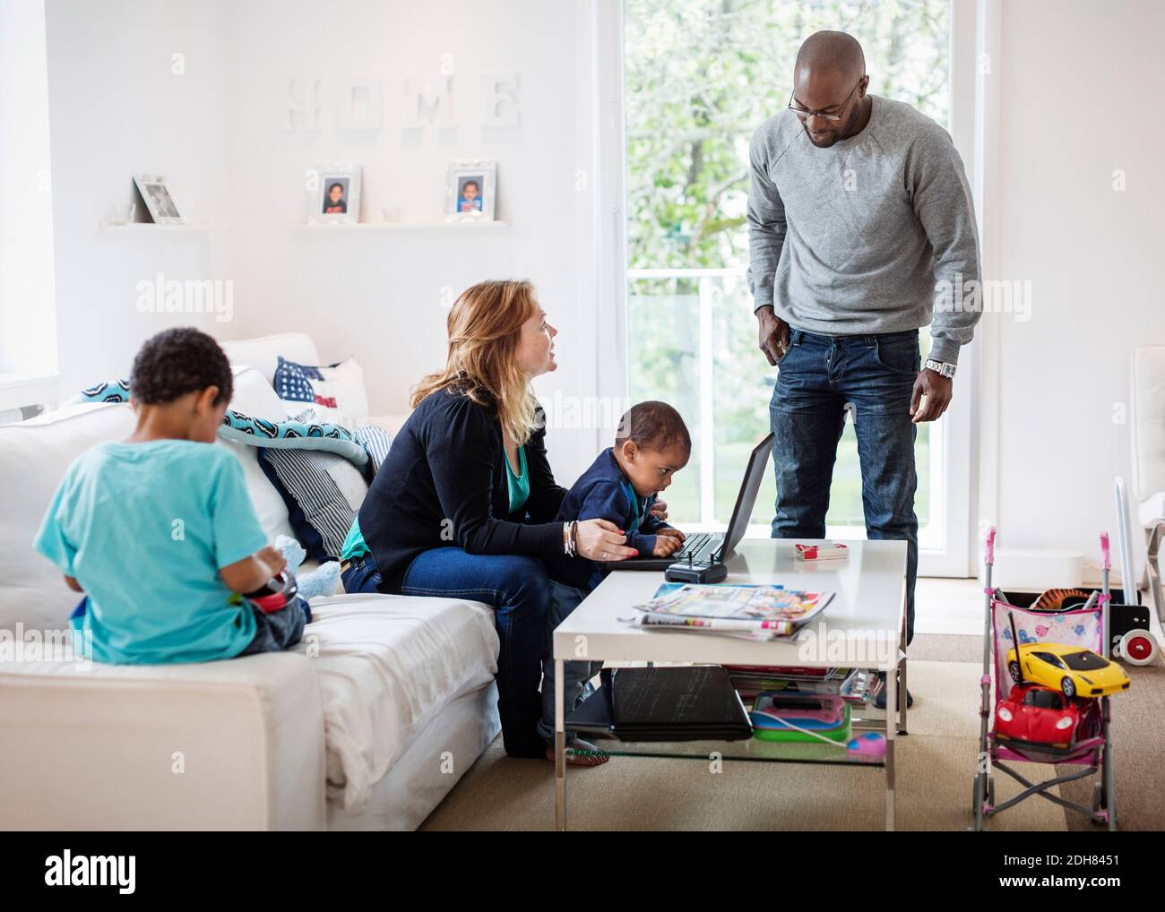 African american family home laptop hi-res stock photography and images ...