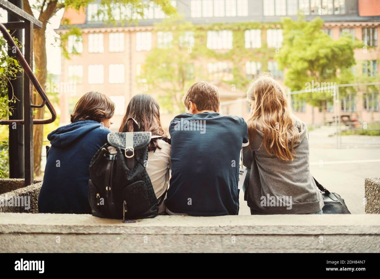 School building exterior teenagers hi-res stock photography and images ...