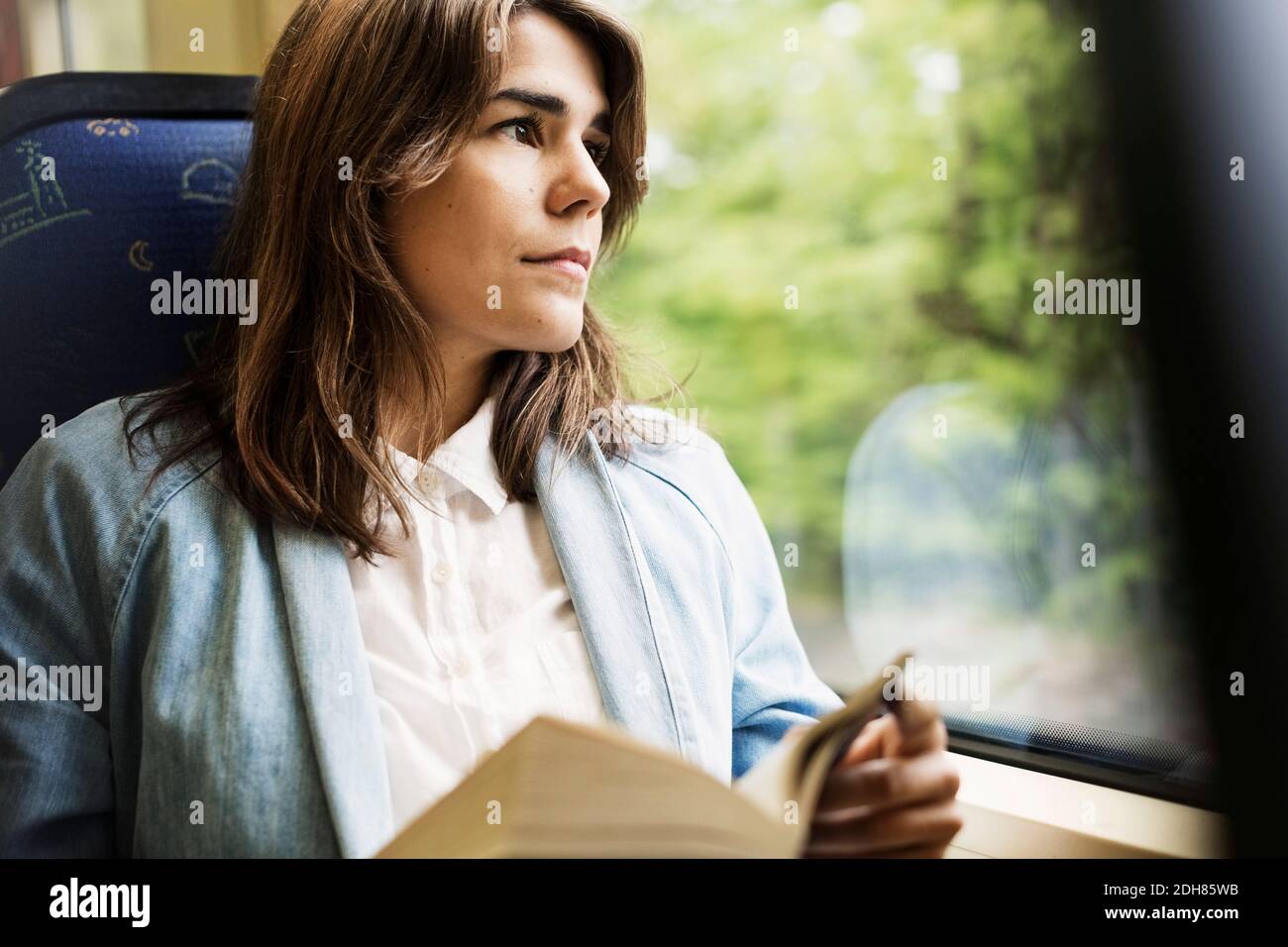 Looking through book hi-res stock photography and images - Alamy