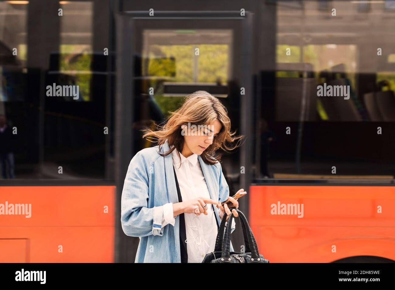 Woman bus phone hi-res stock photography and images - Alamy