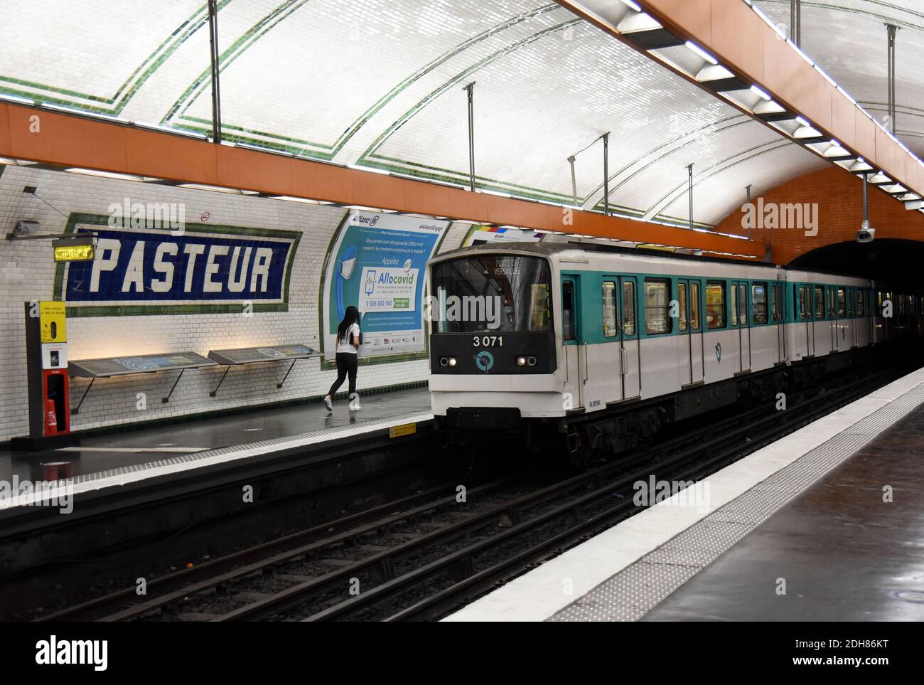 Paris (France): underground station Pasteur in the 15th arrondissement ...