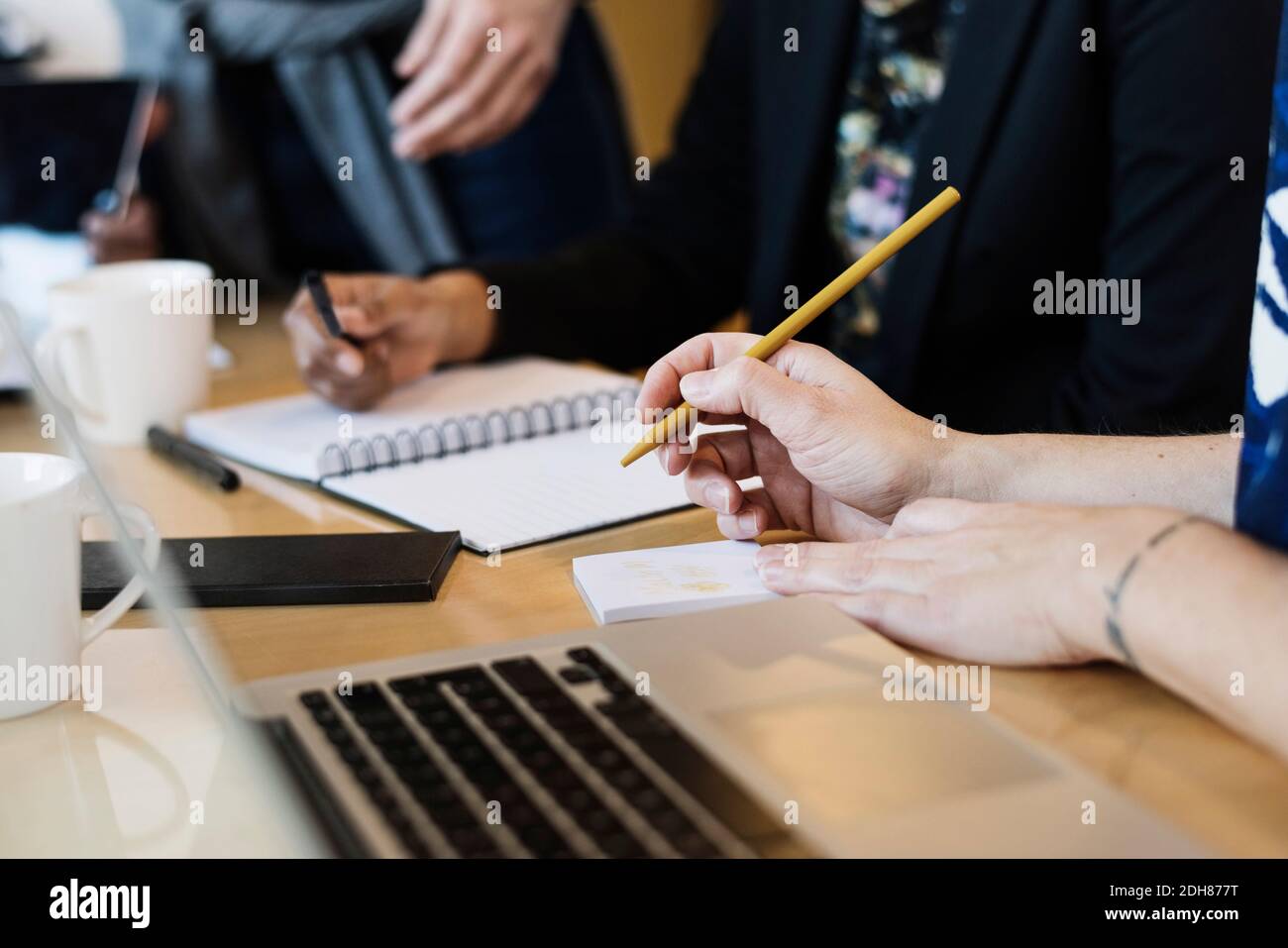 Team writing meeting project hi-res stock photography and images - Alamy
