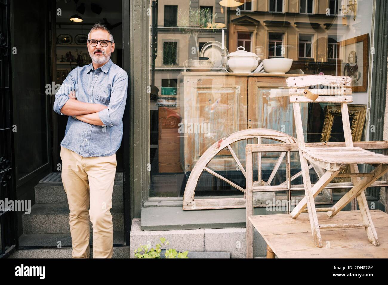 Entrance of antique shop hi-res stock photography and images - Alamy